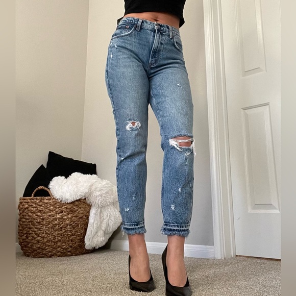 Abercrombie & Fitch | Jeans | Abercrombie Mom High Rise Size 28 | Poshmark